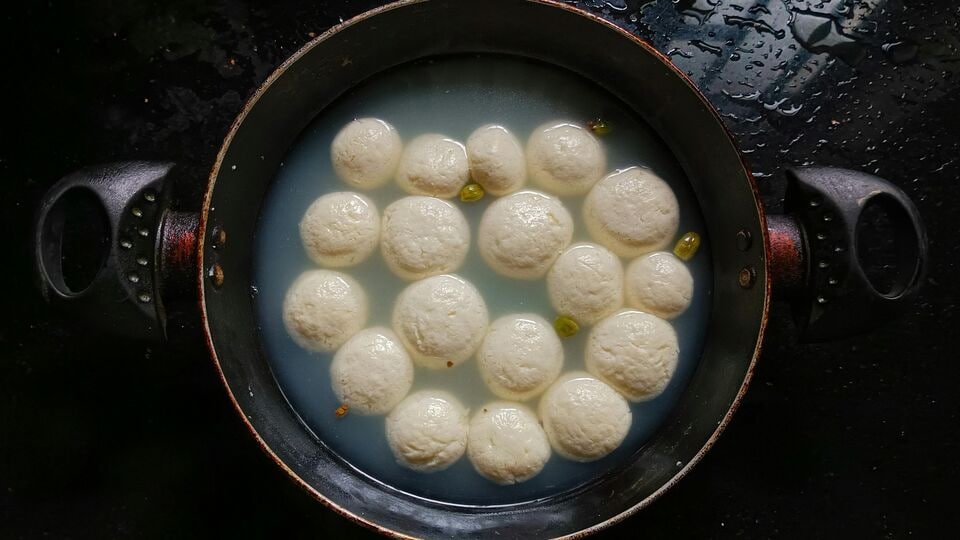 Rasgulla is nothing but idli dipped in sugar syrup: Shashi Tharoor ...
