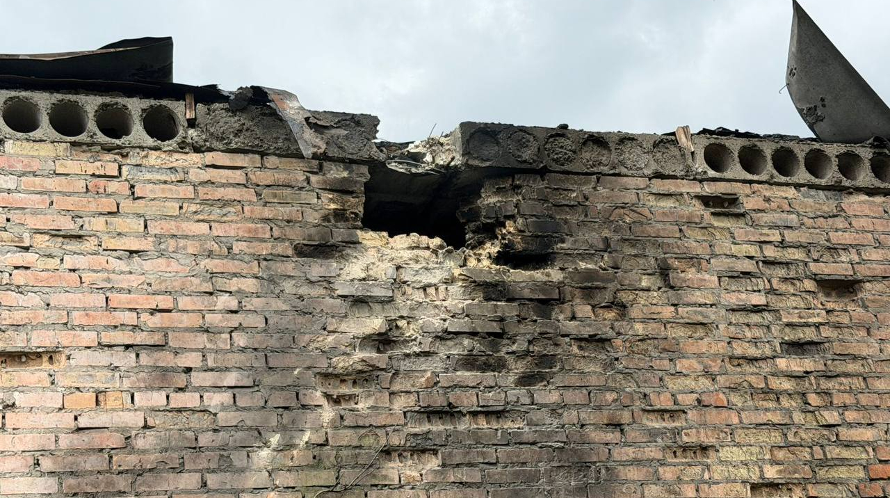 Russian attack on Kyiv Oblast: UAV debris damages buildings and ...