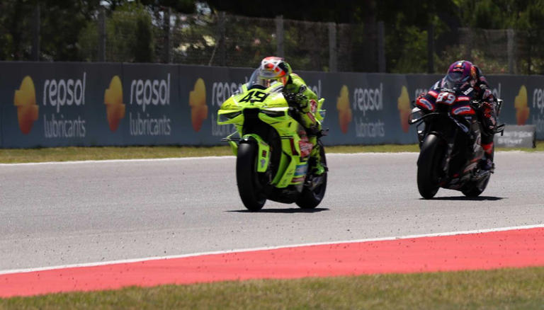 Tra incidenti e bandiere rosse, Di Giannantonio vince il GP di Catalogna