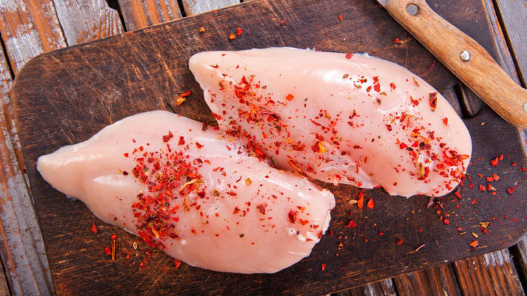 My new neighbor invited me to dinner, then served pink chicken she ...