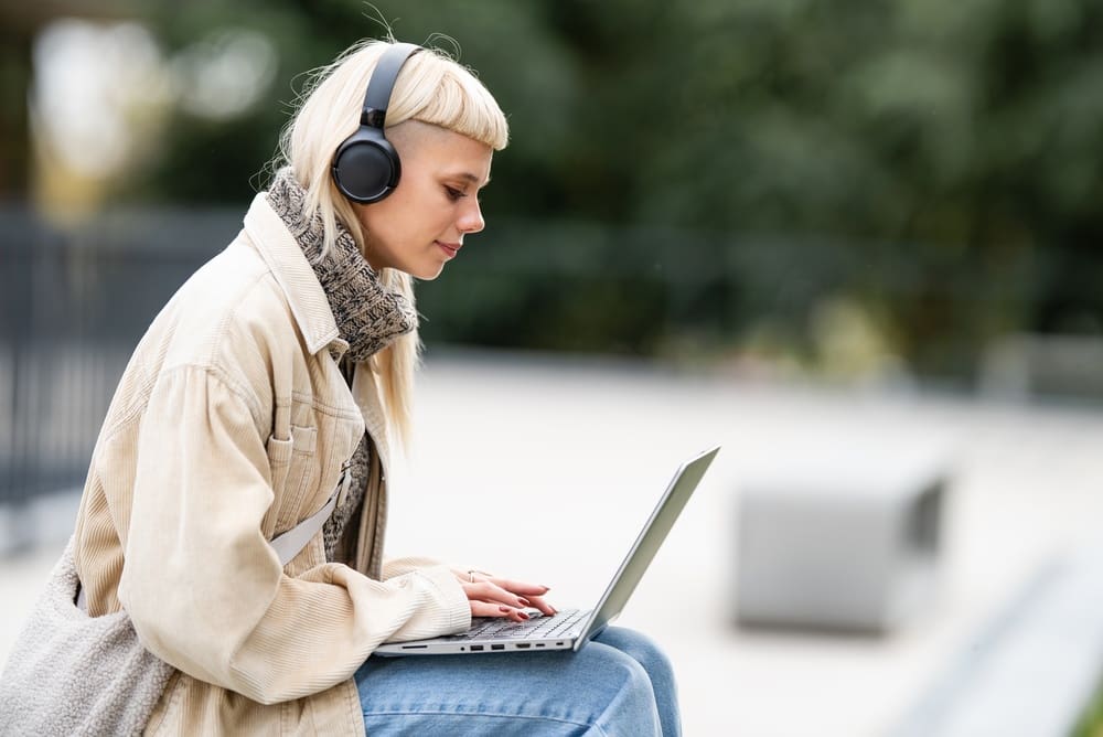 Vykradou vám fotky i e-maily: Přes Bluetooth sluchátka stačí hackerovi ...