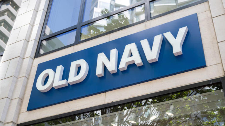 Old Navy's V-neck tanks are now $7 in 6 colors — 'Best summer top'