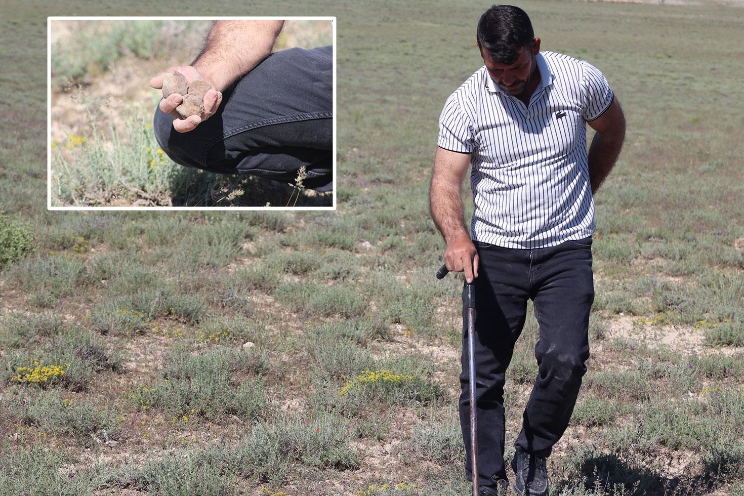 Demir çubukla buluyor, günde 40 kilo topluyor! Ev, araba ve arsa aldı