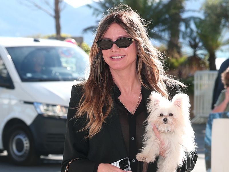 Heidi Klum zeigt: Dieses Jeans-Loafer-Outfit wird zum Modetrend im ...
