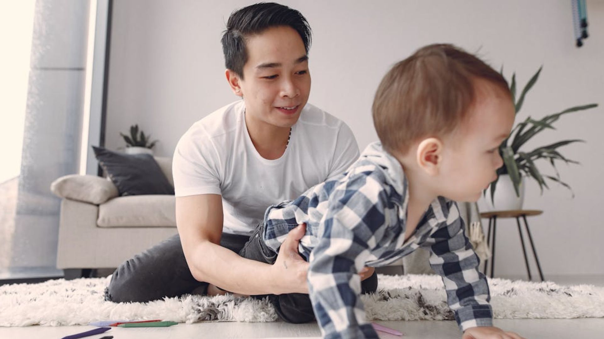 14 gestures that build a sense of safety for toddlers