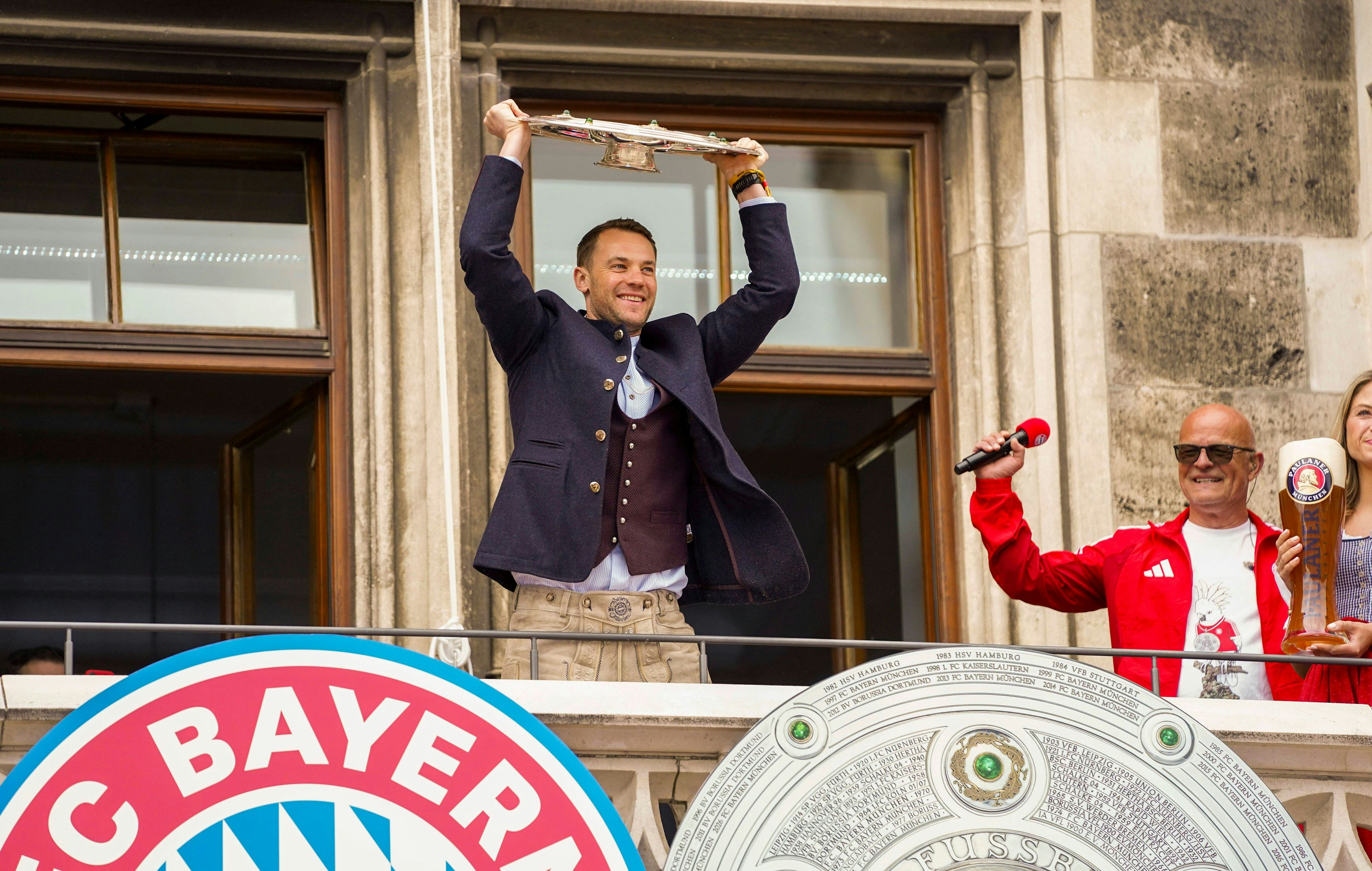 Ausfall im DFB-Pokalfinale? FC Bayern gibt Neuer-Update, Baumann tut ...