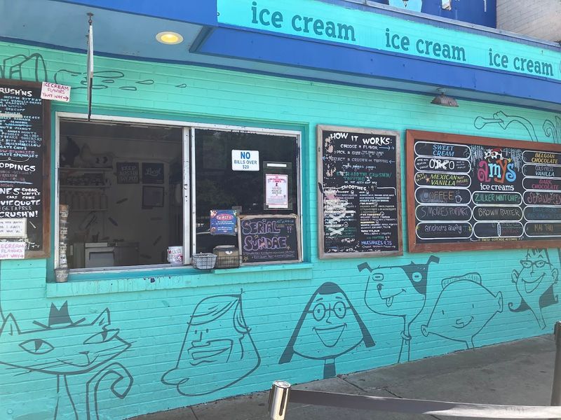 This Texas ice cream shop offers so many sundae flavors it’s hard to choose