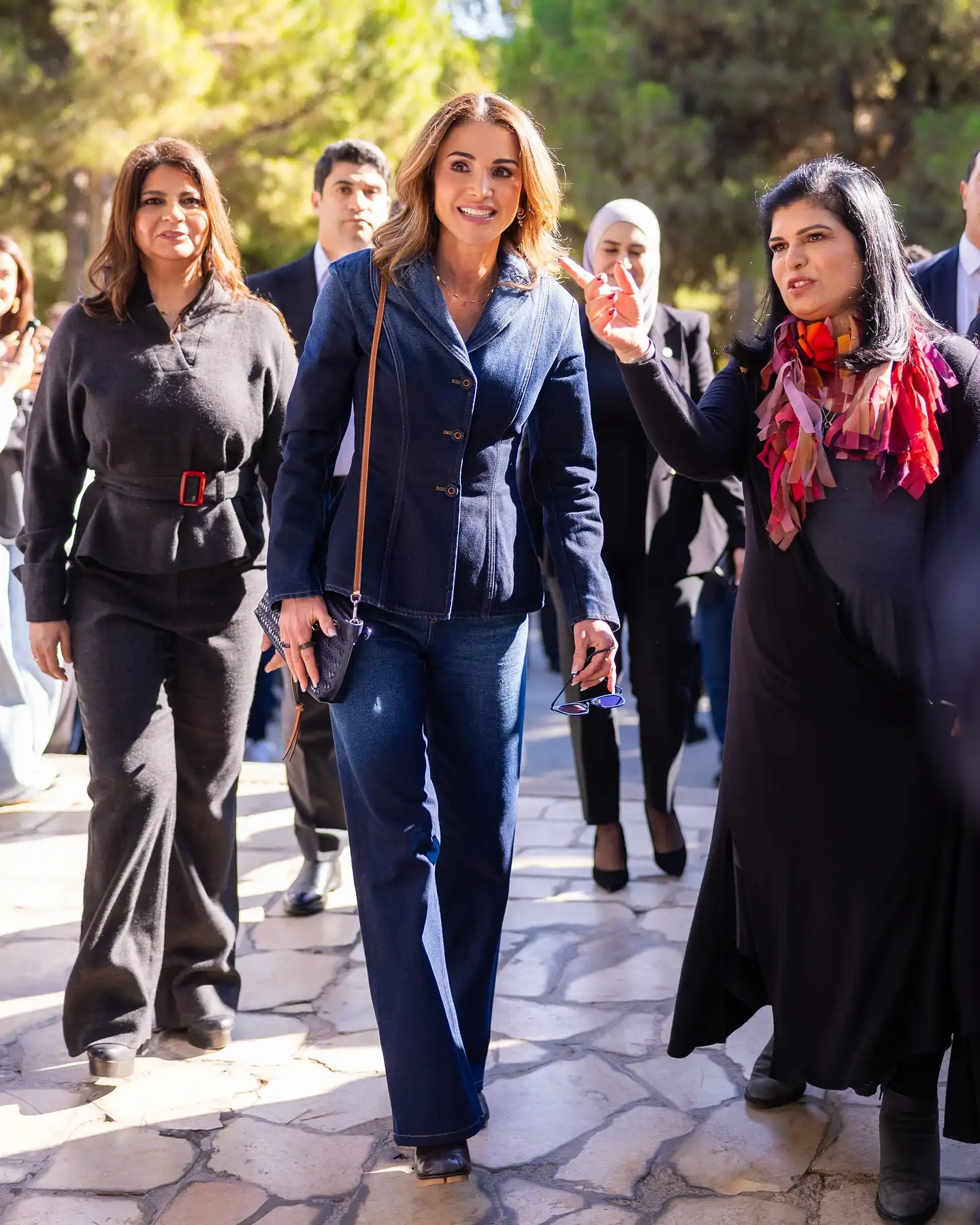Los mejores looks de Rania de Jordania: elegante, moderna y siempre ...