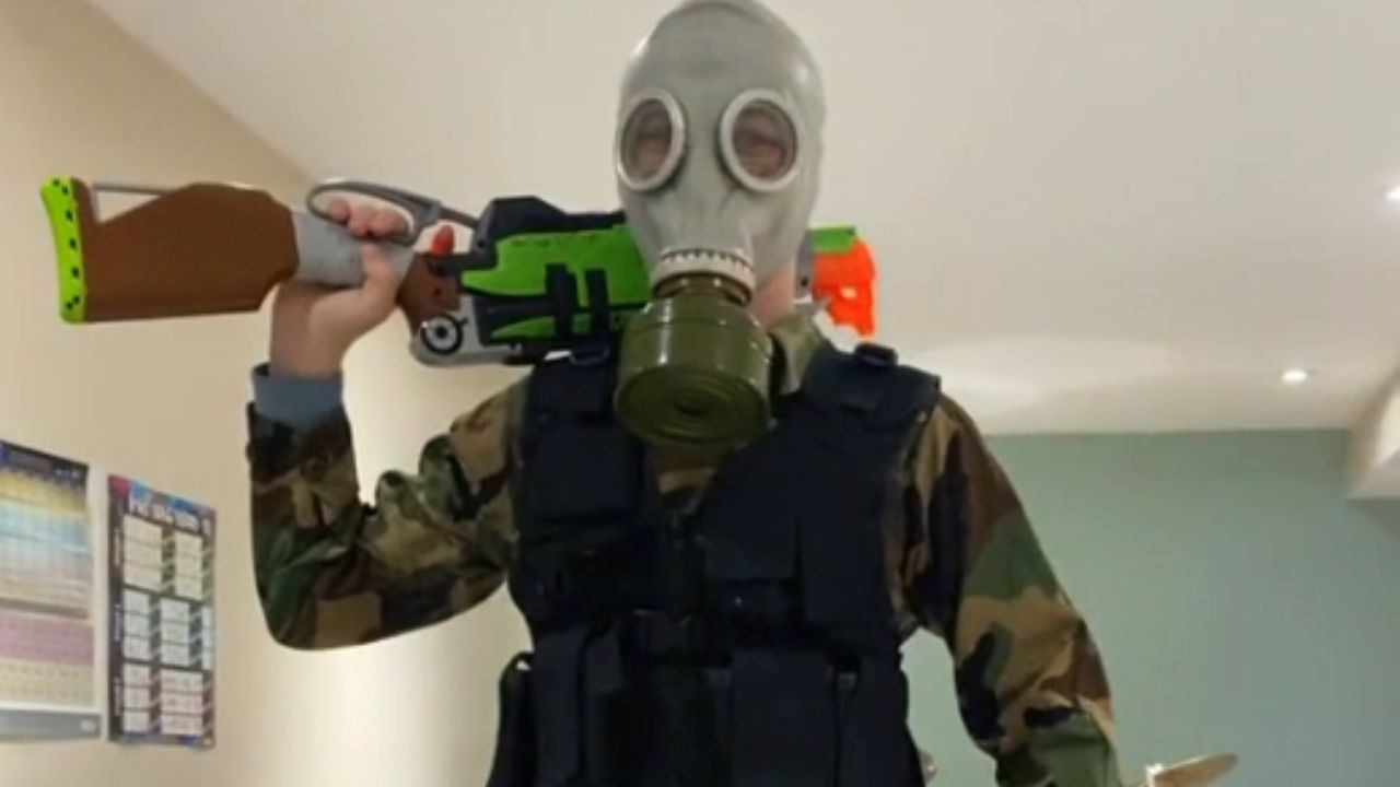 Incredible cosplay of Smoke from R6 Siege legit character cosplay