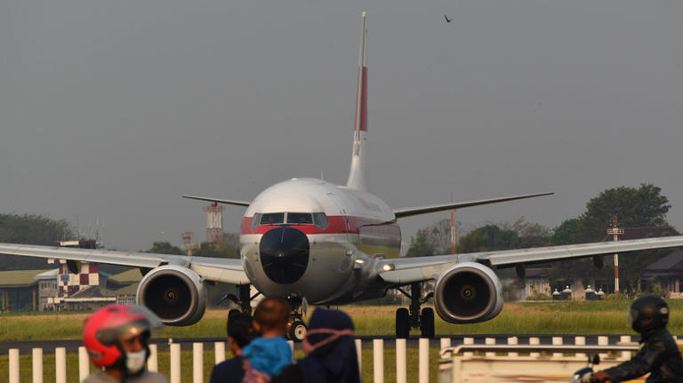 Why did old airplanes have black noses?