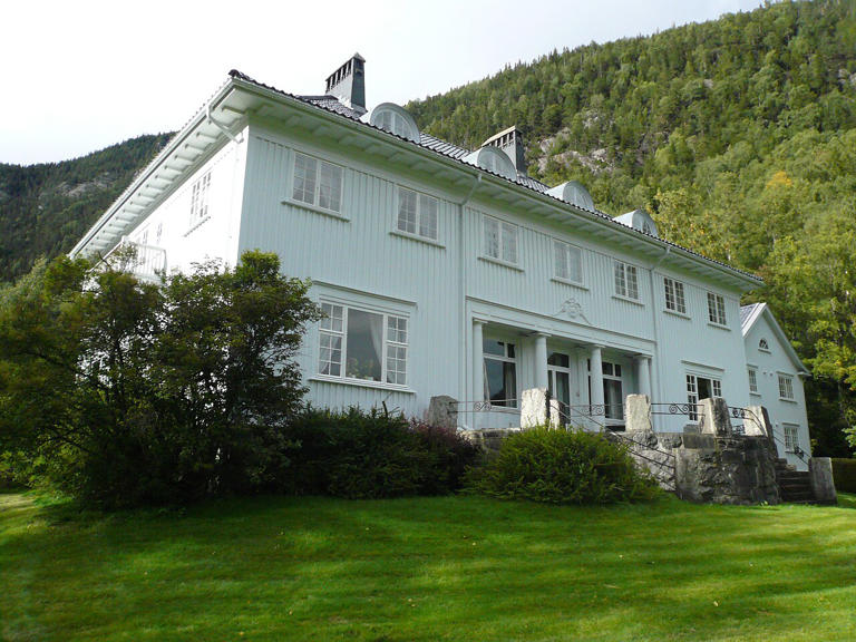Rjukan, Norway: A century in winter shadow—until three giant mountain ...