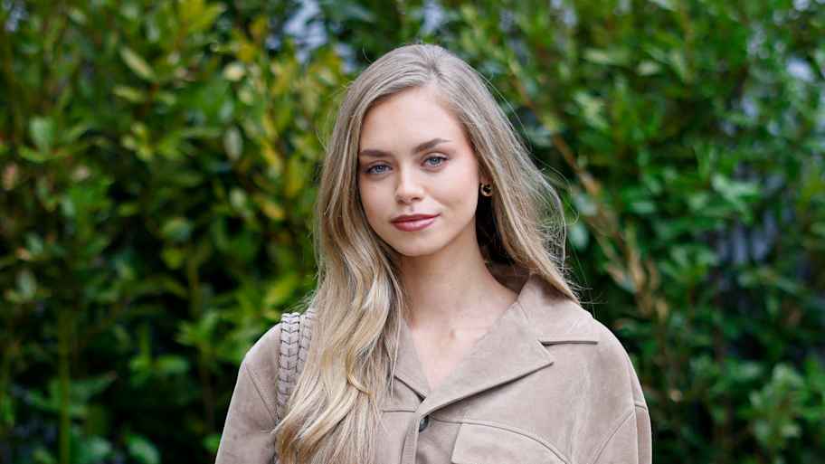 Jannik Sinner's GF Laila Hasanovic steals show in black Italian Open ...