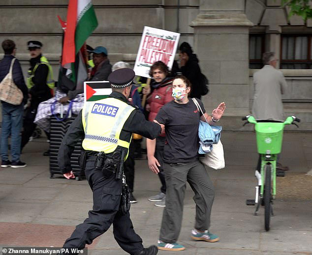 Police hunt 7 suspects from pro-Palestine rally for hate crimes after ...
