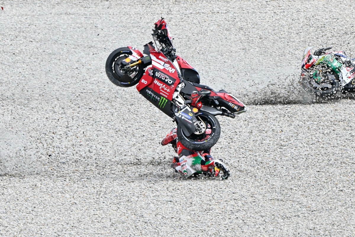 MotoGP | Bagnaia: "Vedere la gamba di Zarco agganciata alla mia moto è ...
