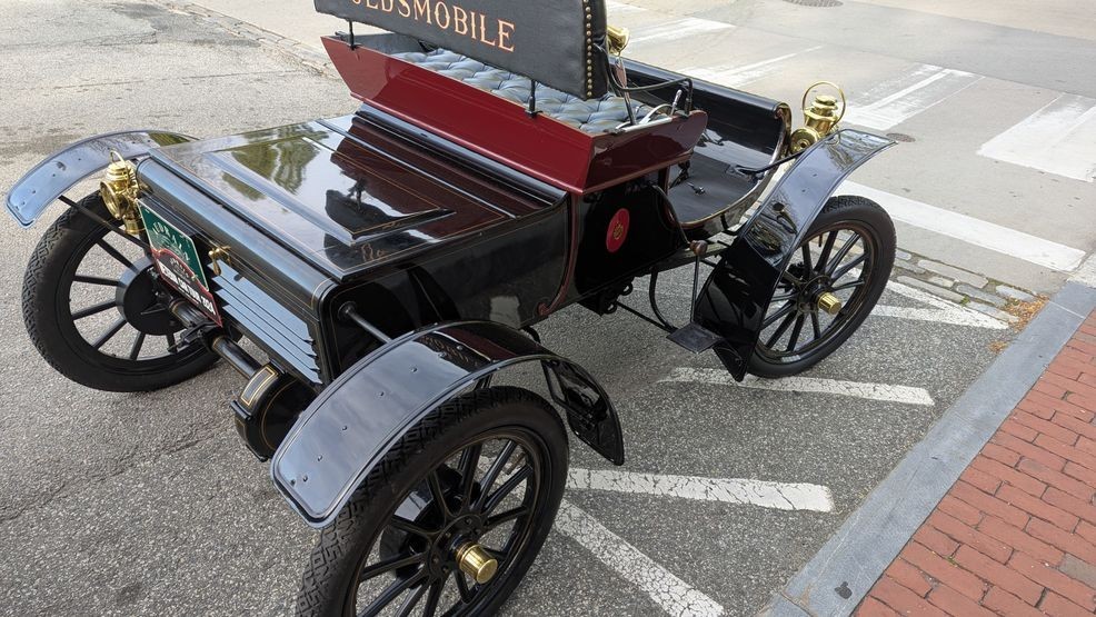 Veteran cars tour from Newport to Bristol and back