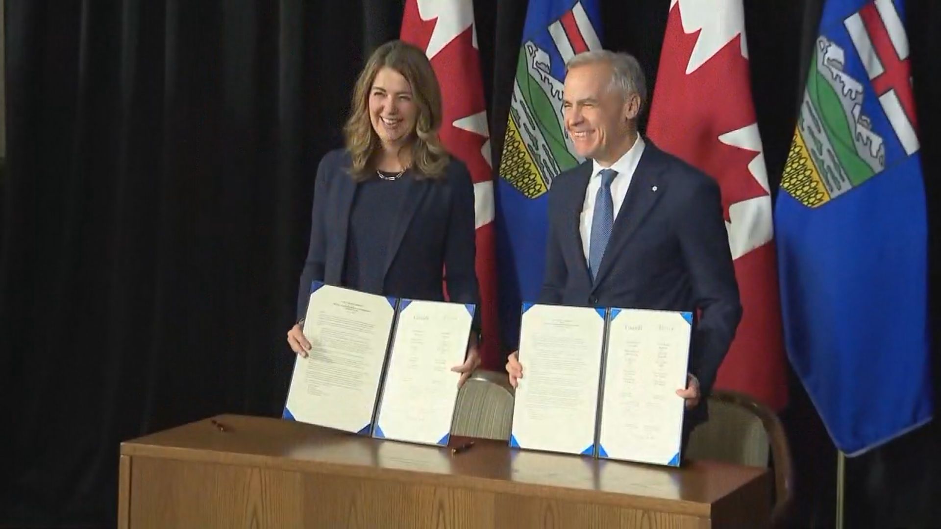 Ottawa-Alberta sign new carbon pricing deal