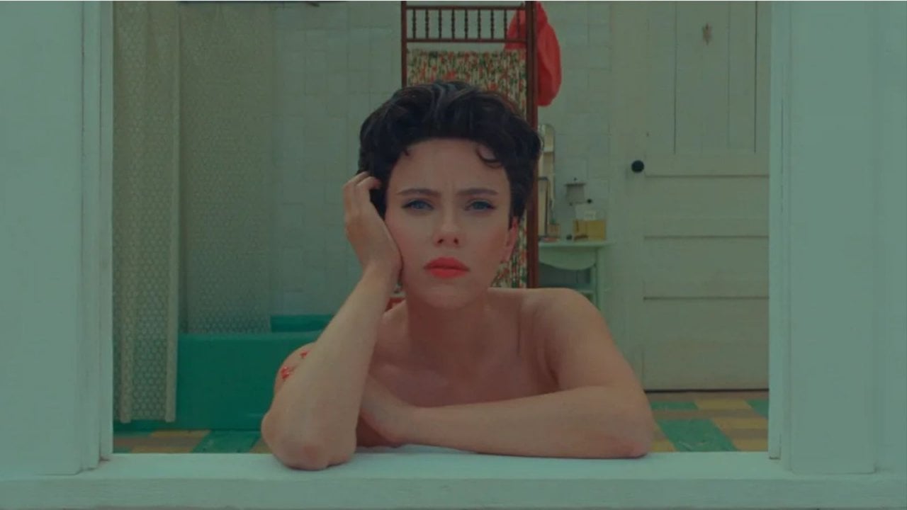 Cannes 2026, sette minuti di applausi per James Gray, ma Scarlett ...