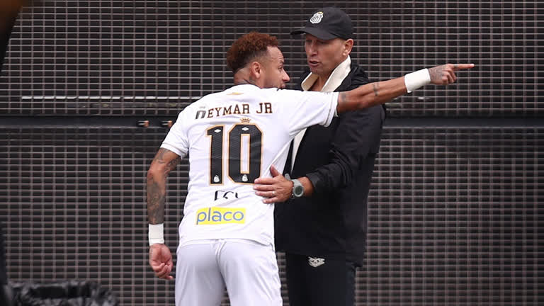 Photos: Neymar loses cool over botched substitution in final World Cup ...
