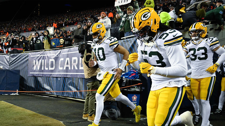 Two Packers starting jobs up for grabs when OTAs begin