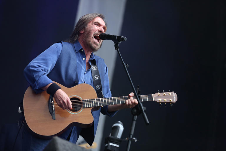 Dennis Locorriere, frontman of rock group Dr. Hook, dead at 76 after ...