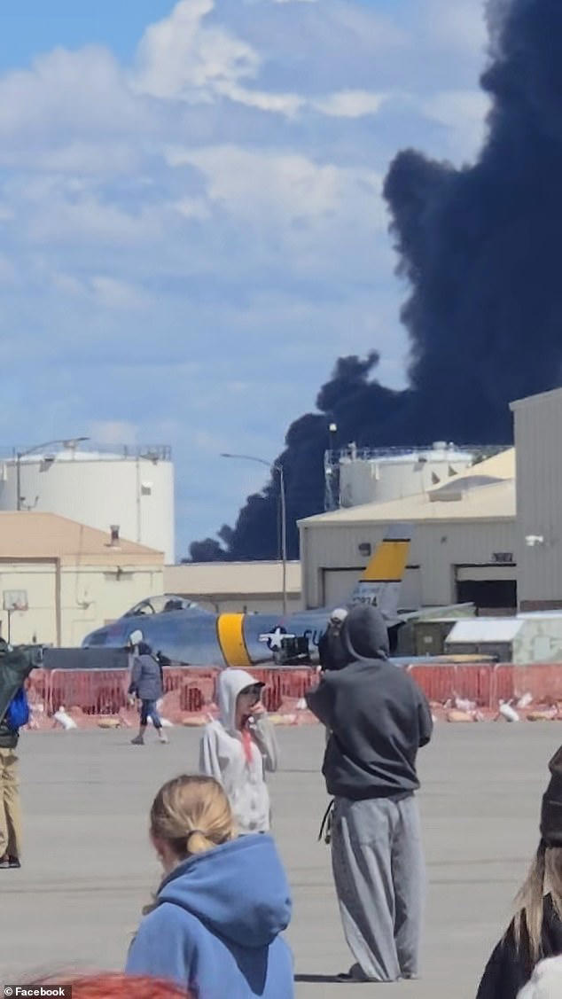 Heart-stopping moment Navy jets collide in midair forcing pilots to ...