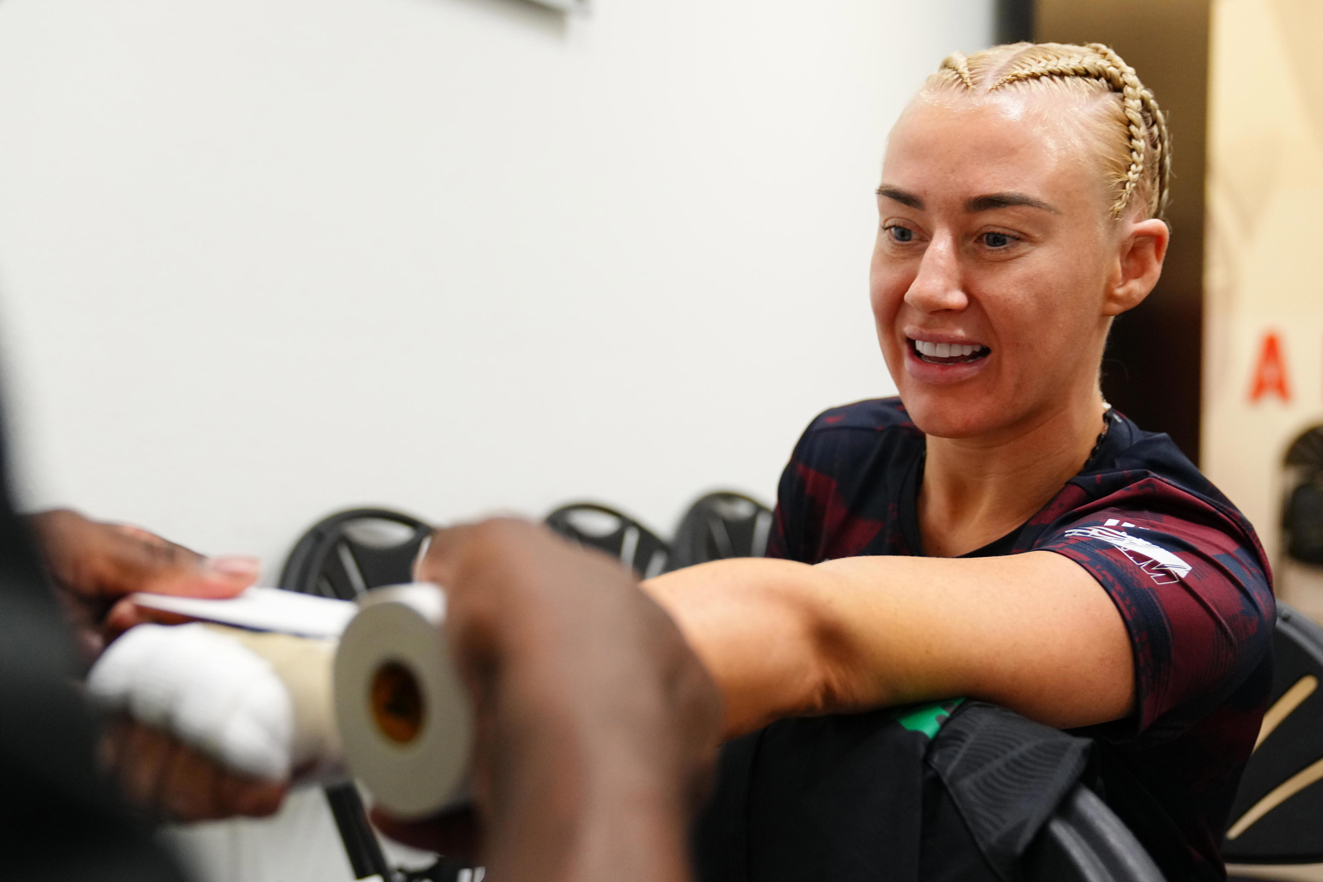 Three UFC Vegas 117 fighters transported to hospital, including main ...