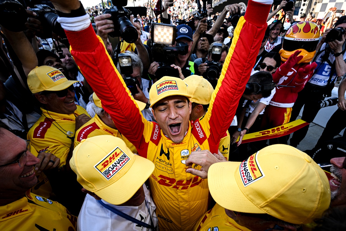Alex Palou delivers crushing final run to claim Indy 500 pole, Rossi second