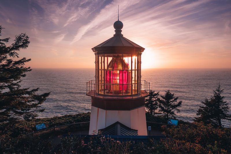 This 150 year old Oregon lighthouse still spins its original lens and ...