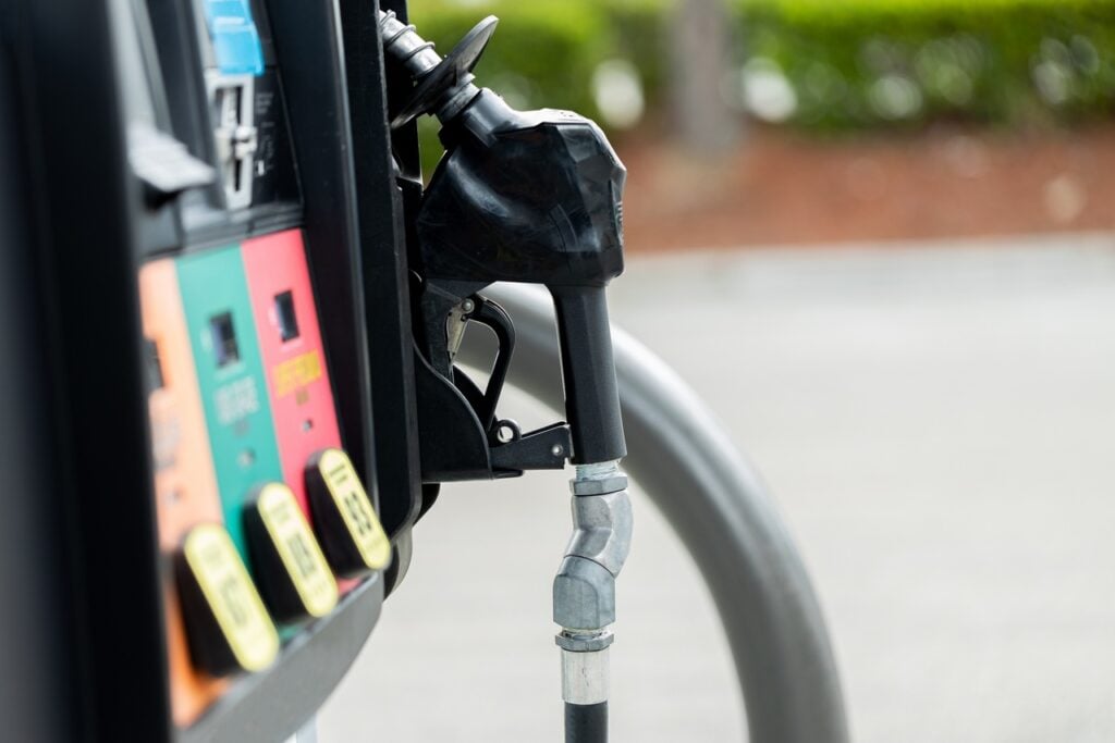 One in four Americans have auto debt at the same time gasoline prices ...
