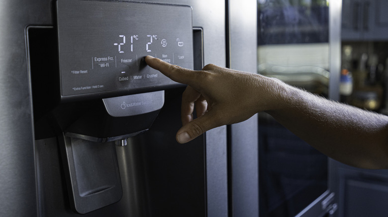 If your LG refrigerator keeps showing you FF, here's what it means