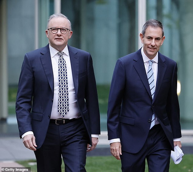 Bombshell poll reveals rival has overtaken Albo as preferred PM - after ...