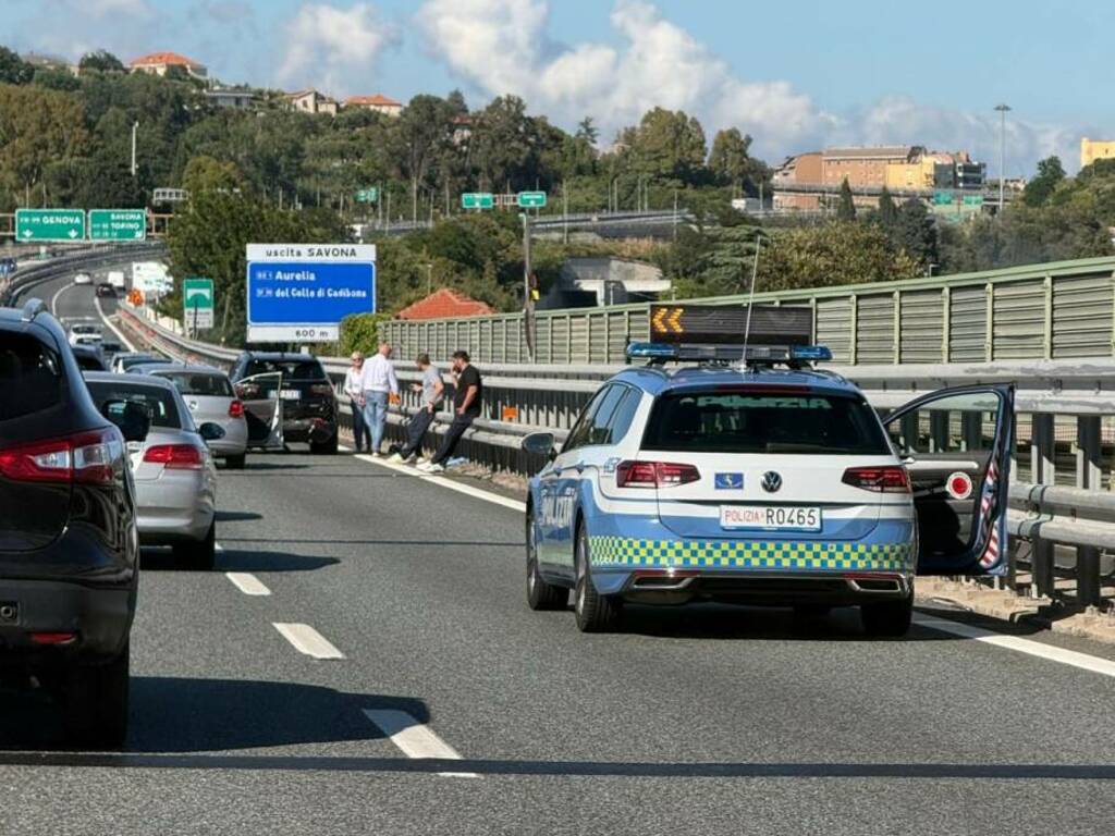 Incidente e traffico intenso: coda di 8 km sulla A10 tra Spotorno e Savona