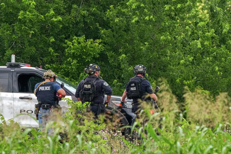 2 teens arrested, 1 suspect sought after Austin shooting spree injures 4