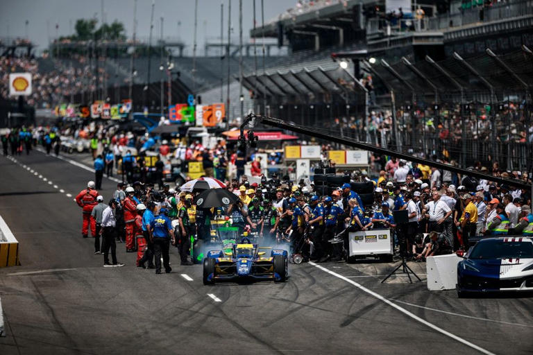 Alex Palou delivers crushing final run to claim Indy 500 pole, Rossi second