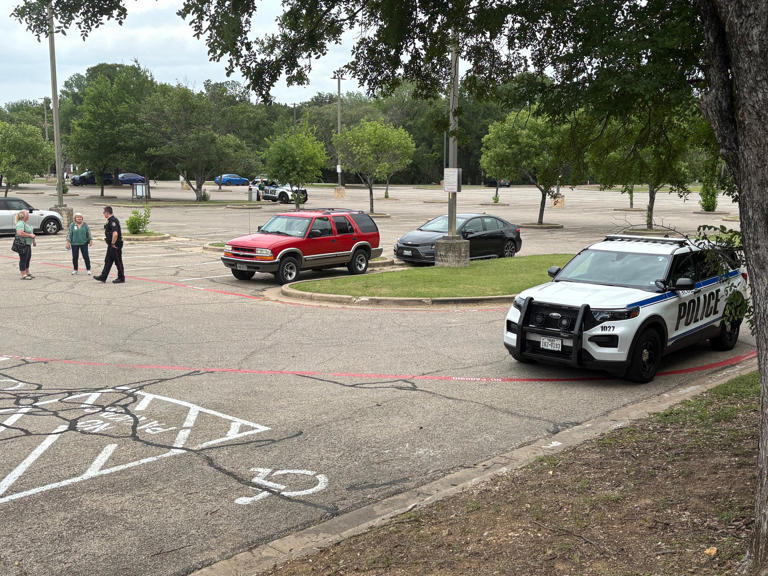 Cameron Park Zoo closes after bomb threat