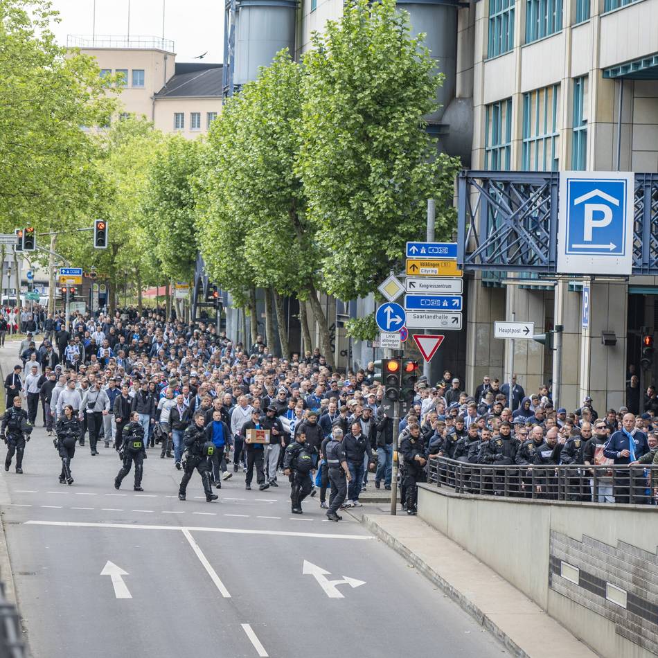 Sturz von der Tribüne – Rostock-Fan bei FCS-Spiel schwer verletzt