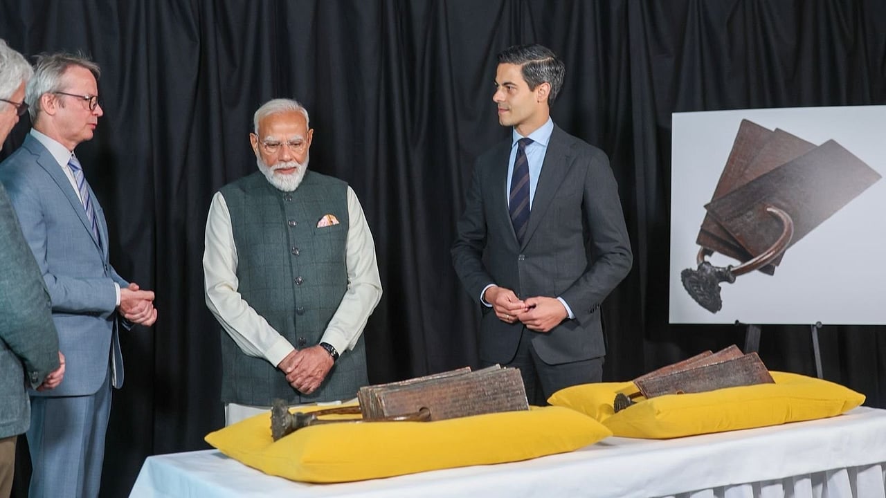 All about the 1000 yo Chola copper plates that the Netherlands has ...