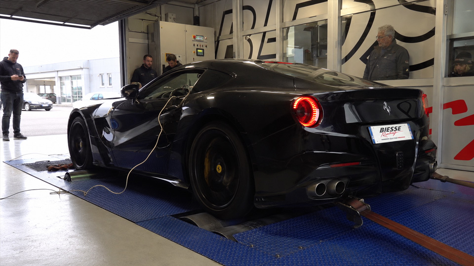 Ferrari 812 GTS V12 engine note high RPM acceleration