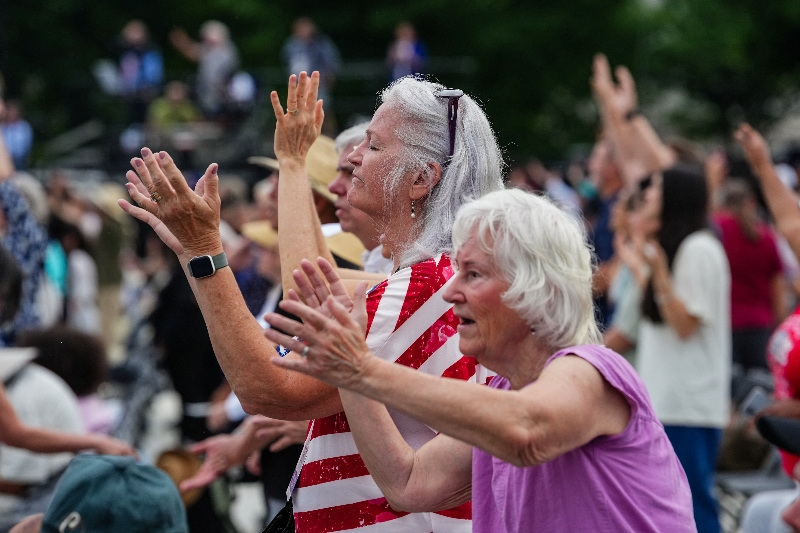 Trump-backed faith event features conservative Christians as critics ...
