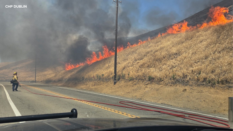 Vegetation fire on Altamont Pass Road in Livermore causes closures ...