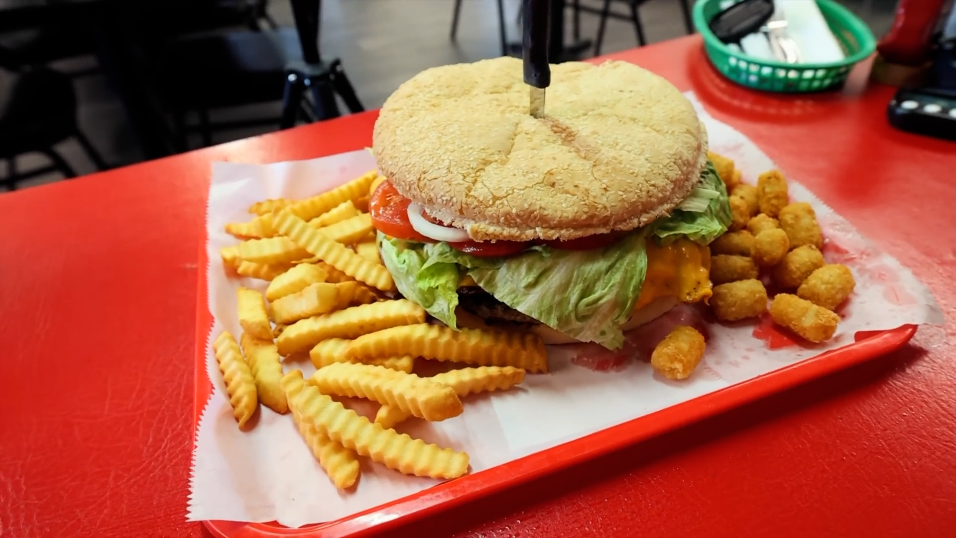 Woman attempts impossible 5lb burger challenge - can she win?