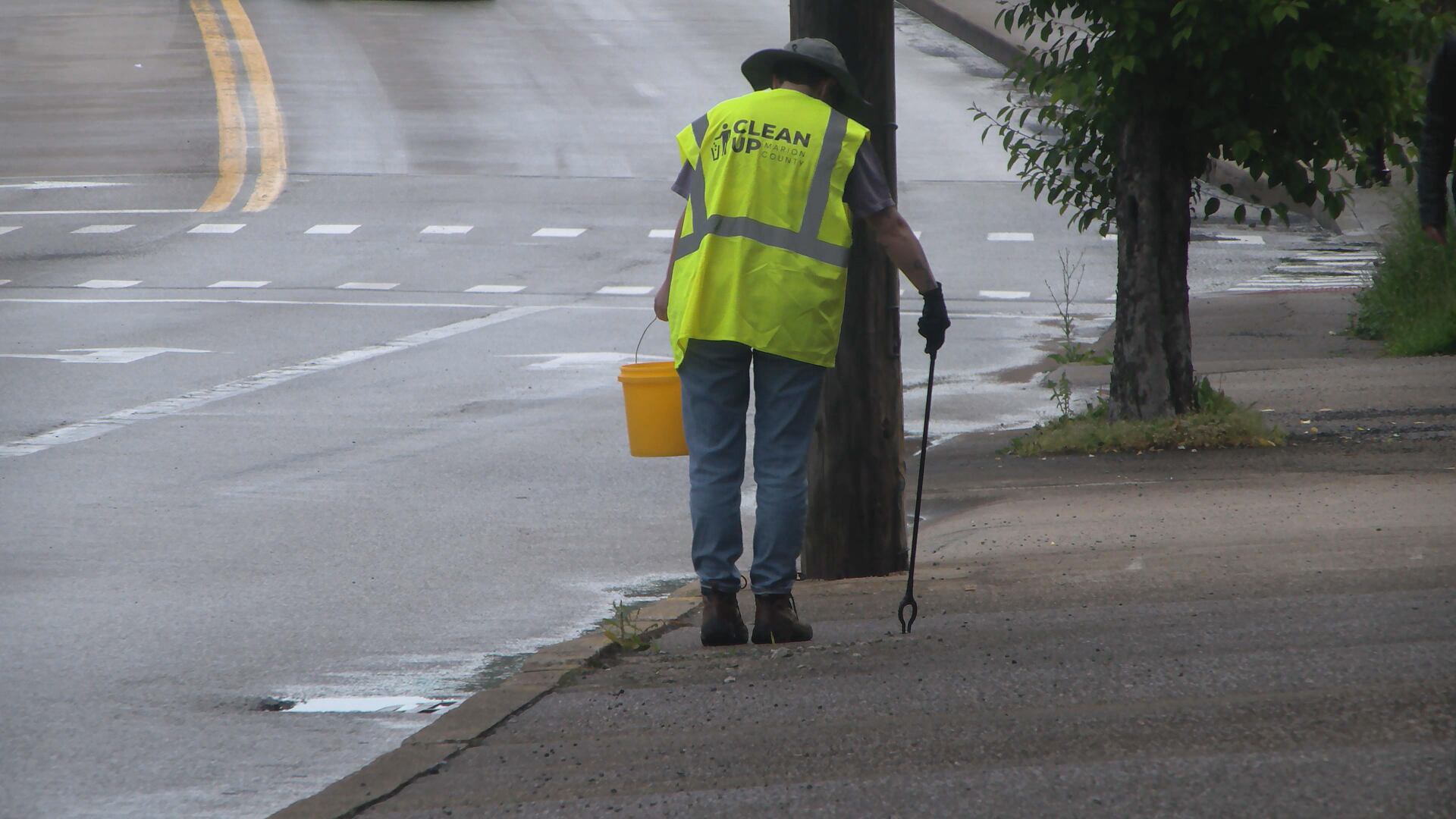 Volunteers pick up trash on downtown Fairmont streets at Clean Up ...