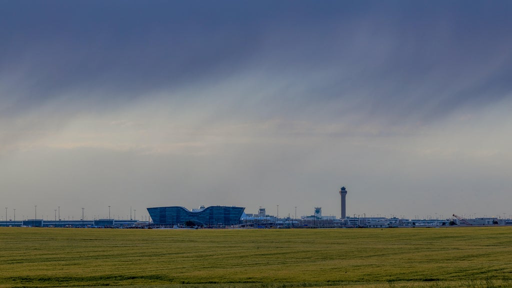 Thunderstorms prompt officials to issue ground stop at Denver ...