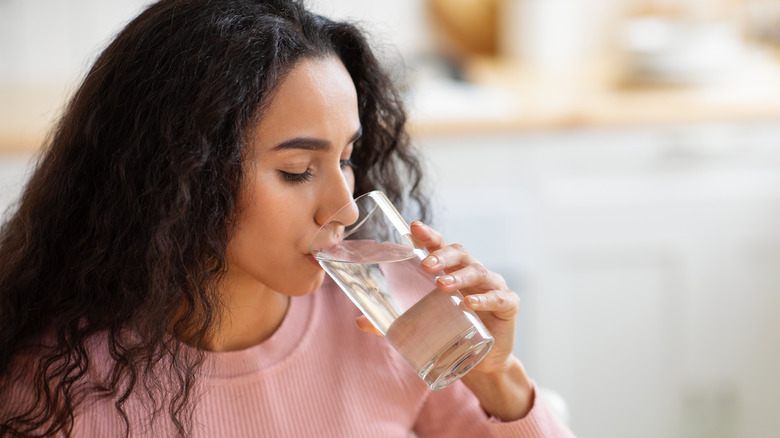 A neurologist explains how to prevent migraines with proper nutrition