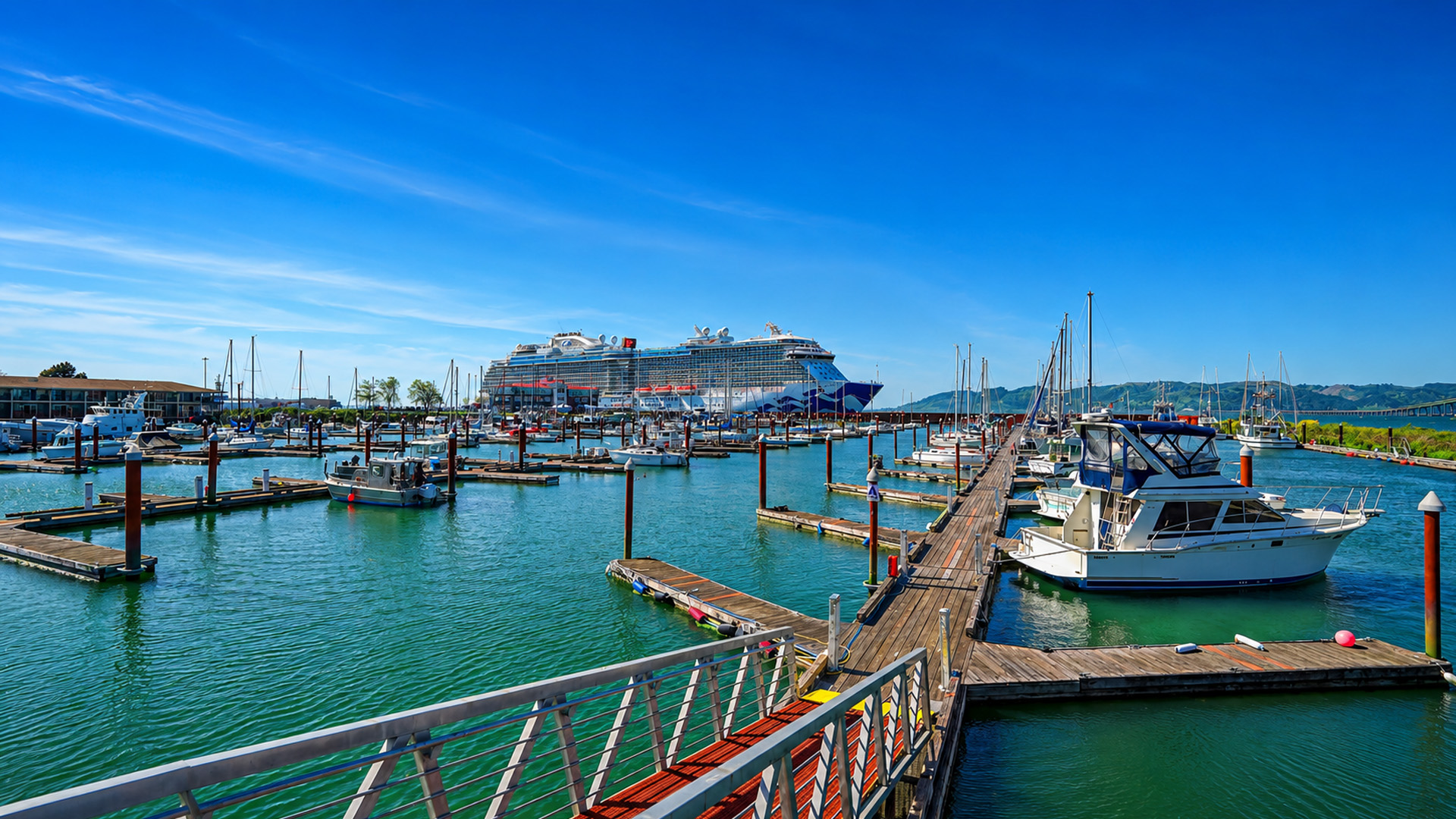 Port of Astoria Oregon shines with waterfront beauty (4K)