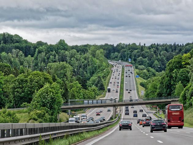Autobahn-Fiasko in Bayern: Mehrere Autos machen alles falsch – bis es ...