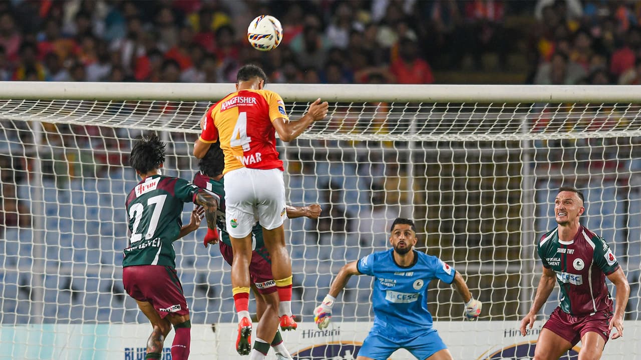 Kolkata derby ends in dramatic 1-1 draw; ISL title race wide open