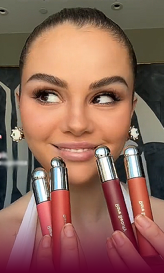 Selena Gomez's billion dollar blush🔥