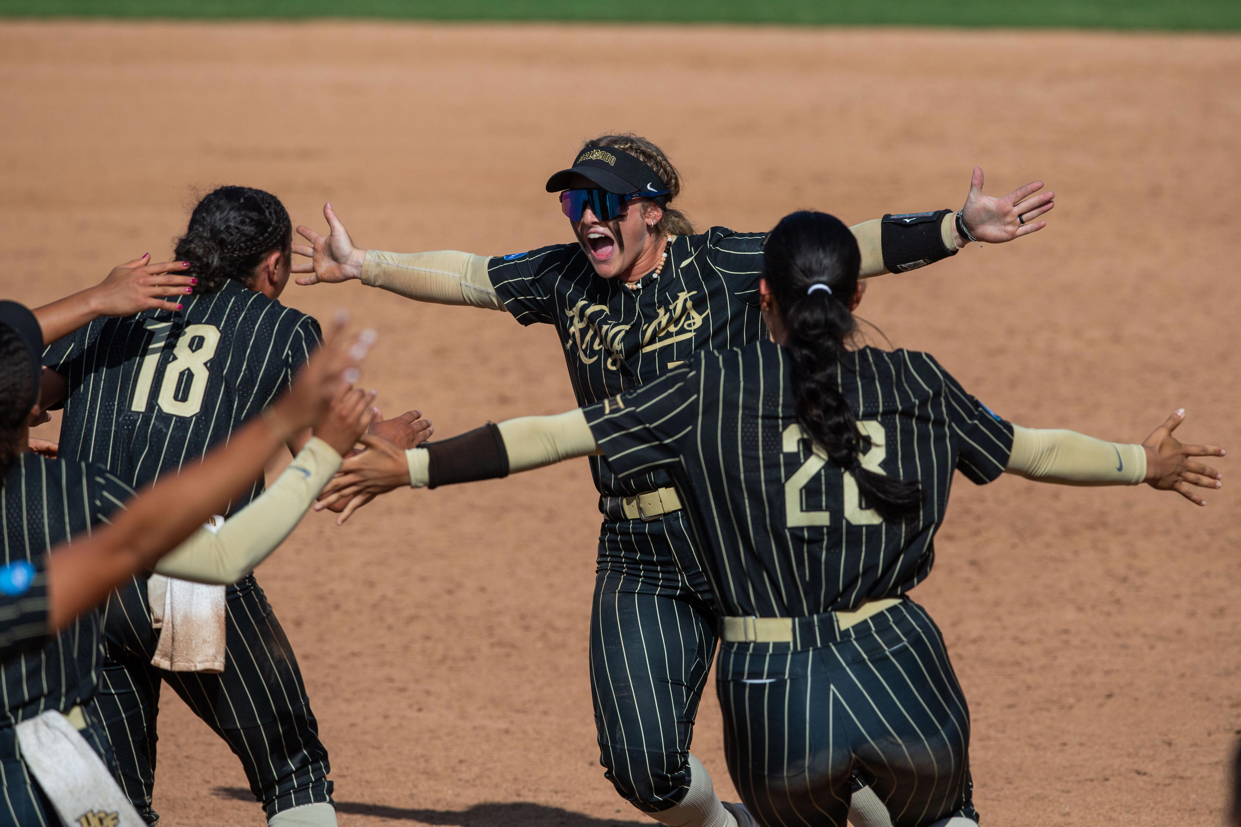 UCF vs UCLA final score, highlights from NCAA softball tournament game