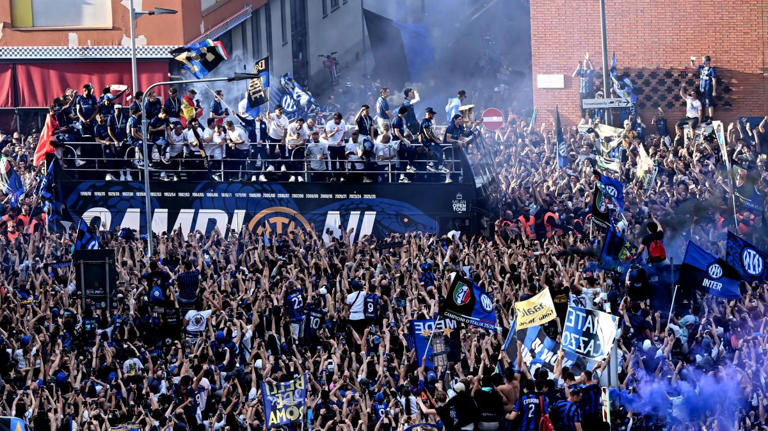 Principio di incendio durante la festa dell'Inter, la causa un fuoco d ...